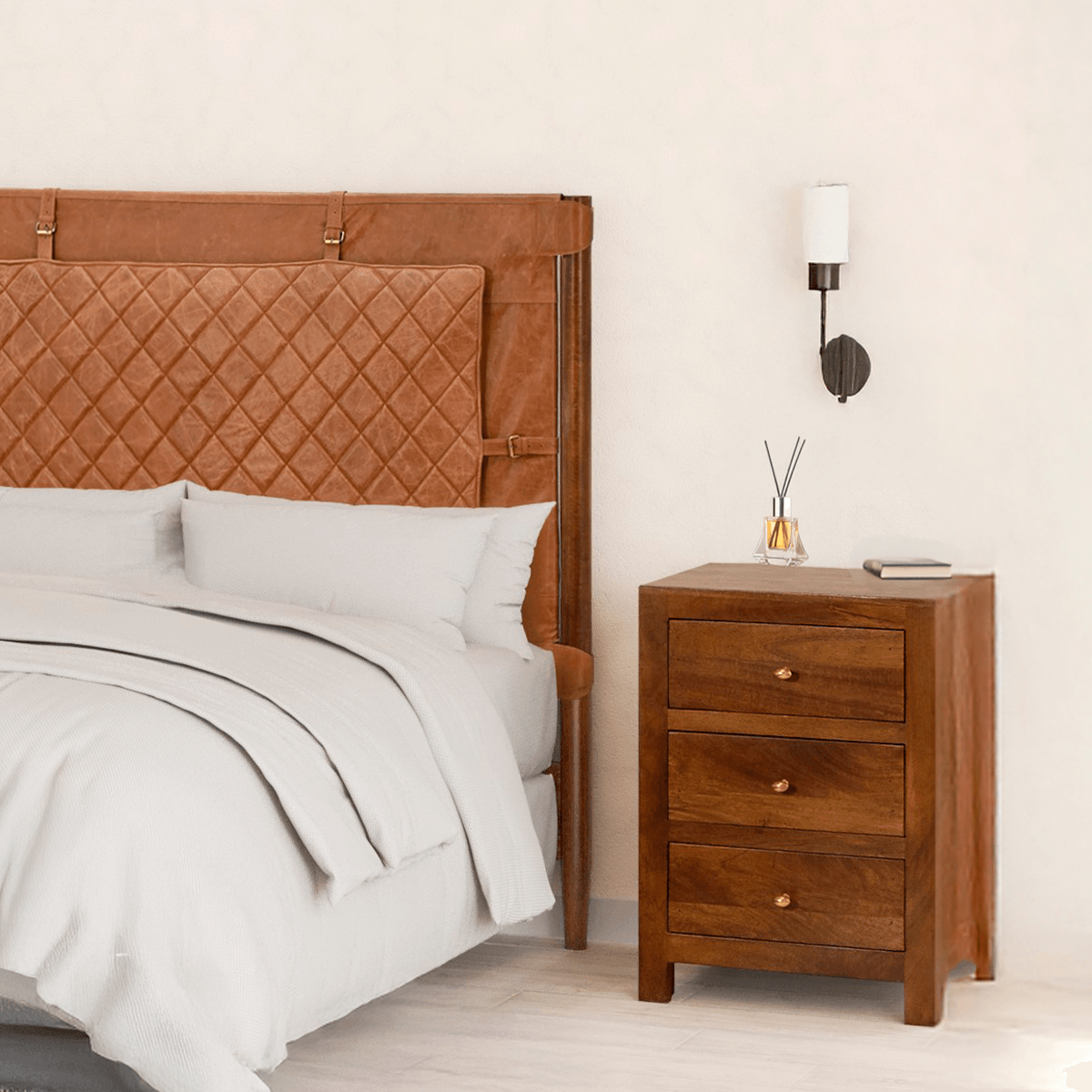 Dormitorio Jaipur Madera Maciza y Cuero Queen y King Size